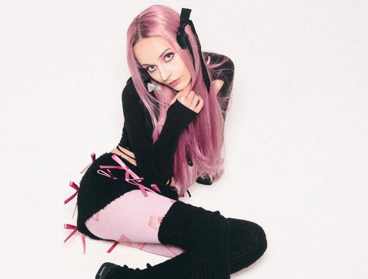 Hannah Diamond returns with new single "Staring At The Ceiling" | The ...