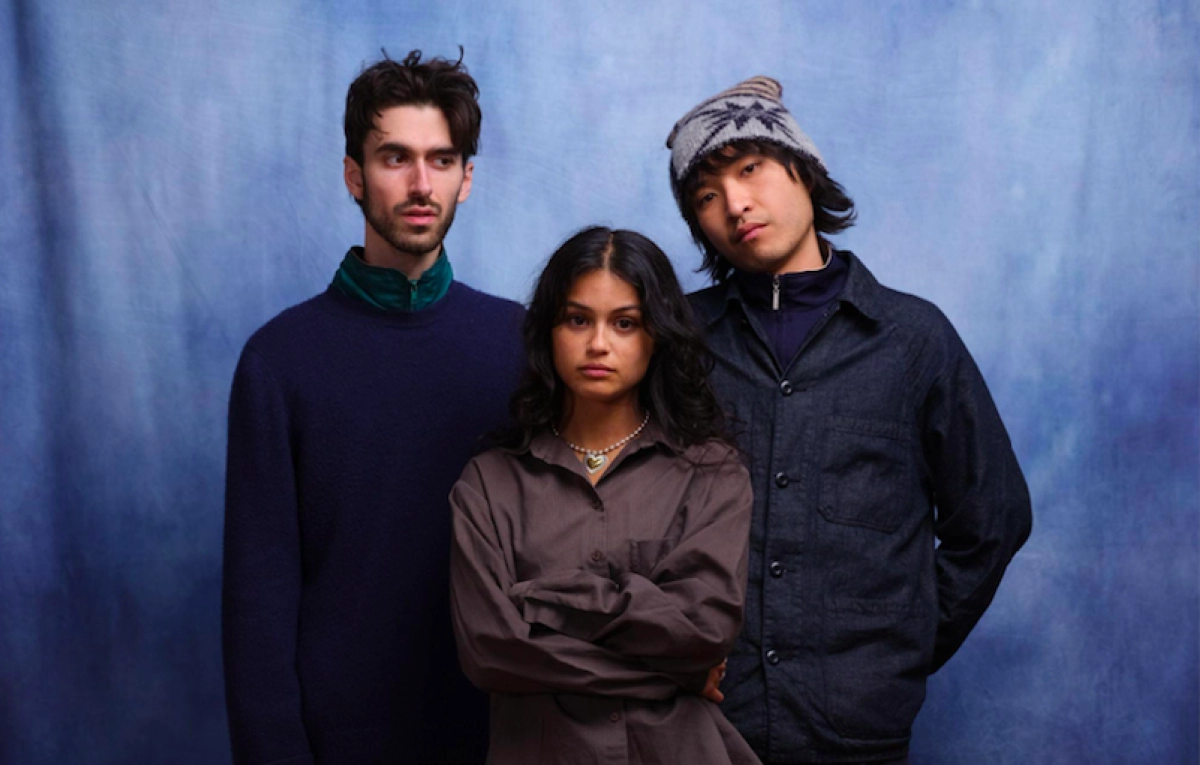 Honeyglaze present new single, "Pretty Girls" | The Line of Best Fit