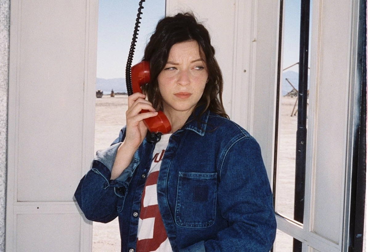 Jade Bird reckons with broken relationships on new single, "Who Wants ...