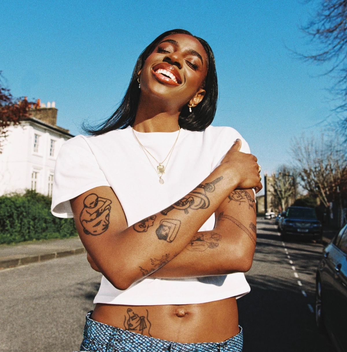Cat Burns delivers new single "you don’t love me anymore" | The Line of ...