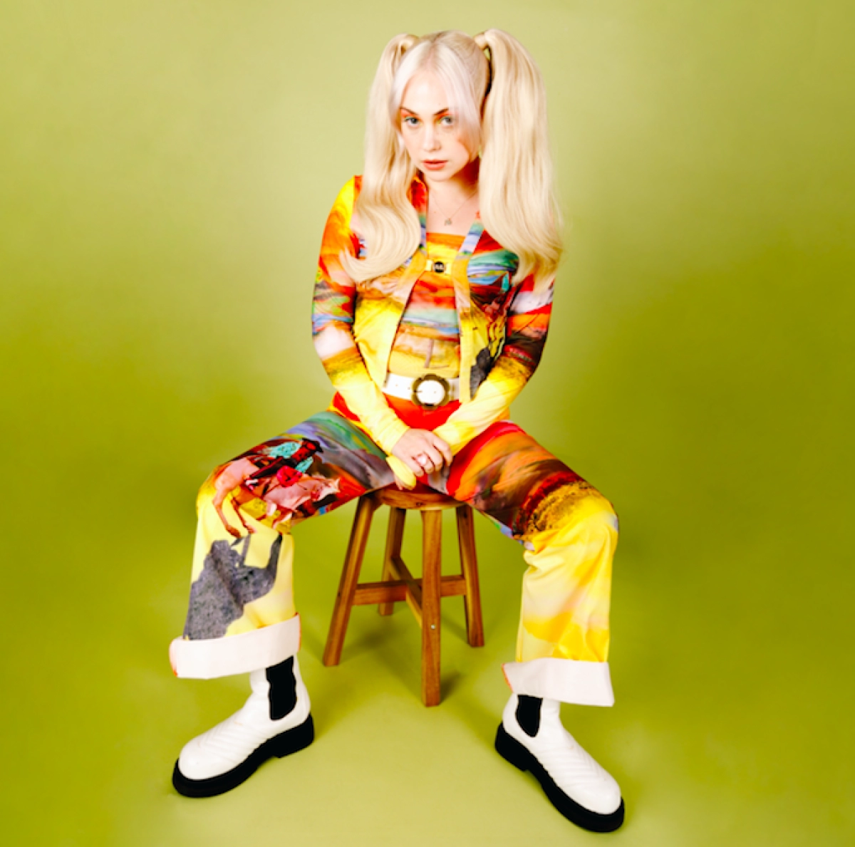Lauran Hibberd shares brand new single "2nd prettiest girl (in the ...